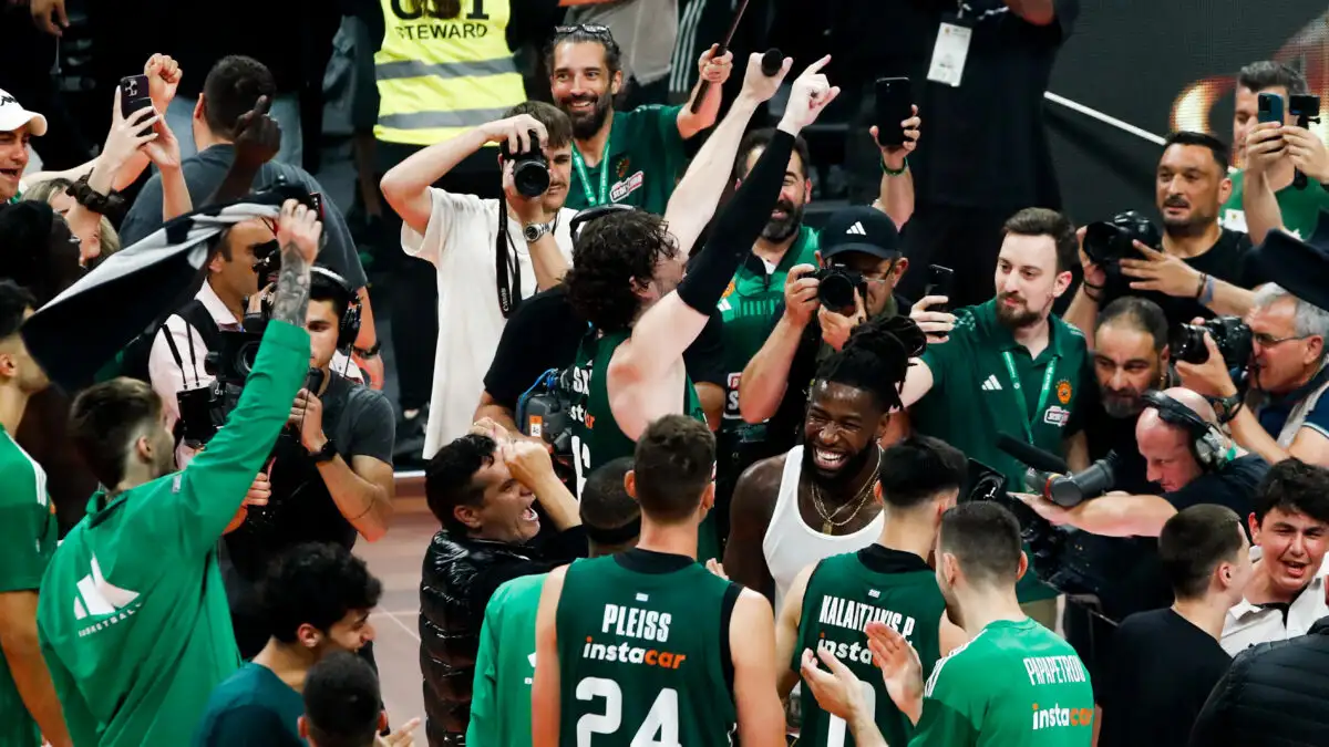 «Τρέλα» στο ΟΑΚΑ και έξαλλοι πανηγυρισμοί για την πρόκριση του ...